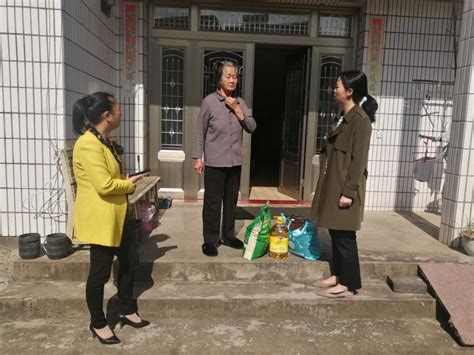 白峰：街道计生协重阳节前走访慰问特殊家庭
