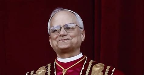 Новый папа римский Лев Xiv сказал «Вперед “Рома” встретив болельщиков римлян Он болеет за