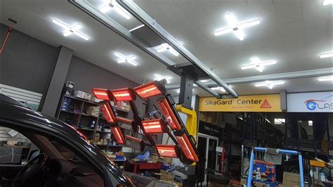 쌍용자동차 렉스턴 W 전면유리교체 앞유리교환이후에 바로 차량의 주행이나 운전등이 가능할수 있도록 열처리 경화건조를 하는 영상입니다 이처리를 통해 유리처짐 빗물누수등을