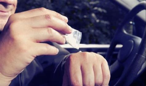 Ченгета прибраха зад решетките младеж от Лом шофирал надрусан