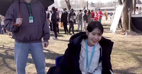 아이유 드림 촬영 중 각막 손상 진짜 아파 통증 호소