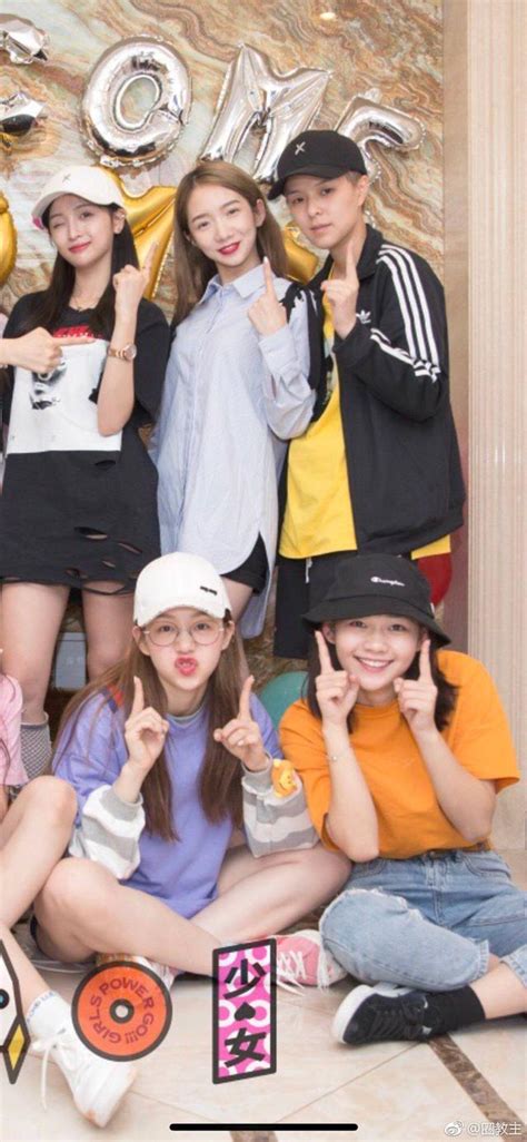 火箭少女101宿舍同框合影，還是楊超越贏了！ 每日頭條