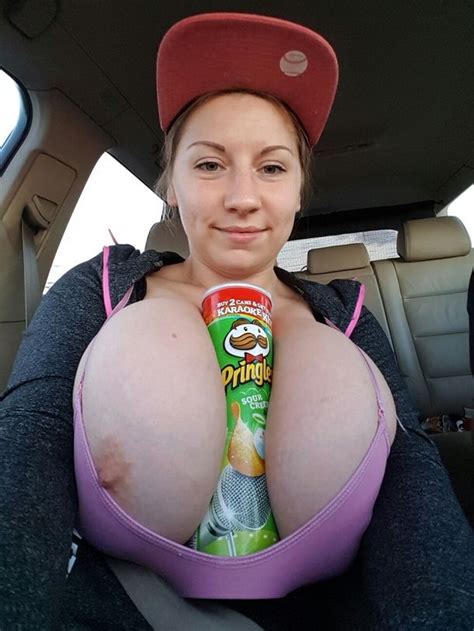 Samanta Lilly And Pringles Tuhilin