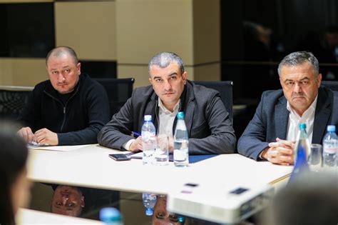 ქვემო ქვემო ქართლში სახელმწიფო რწმუნებულმა გიორგი დოხტურიშვილმა დაბა კაზრეთის მოსახლეობასთან