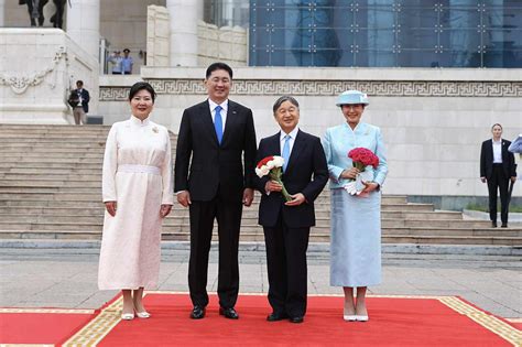 Монгол Улсын Ерөнхийлөгчийг Киргиз Улсын Ерөнхийлөгч албан ёсоор угтлаа Монгол Улсын