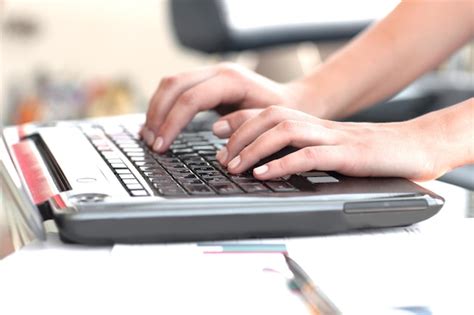 Premium Photo Close Up Business Woman Uses Laptop Photo With Copy Space