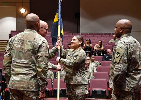 Amcom Hhc Welcomes New Commander Article The United States Army