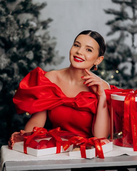 ТОРТИ ІВАНО ФРАНКІВСЬК Трендовий торт з вафельним декором і цукровими орхідеями Ніжний і