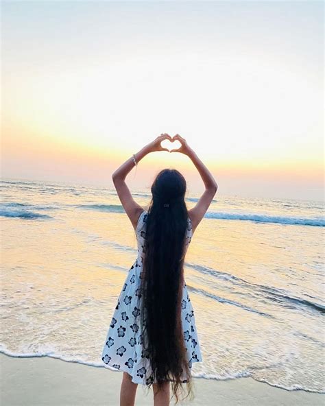 Long Hair Girls Dp