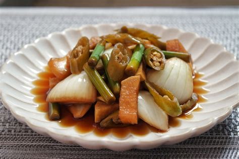 양파장아찌 무고추마늘쫑 모듬 장아찌 피클 짜지 않고 아삭아삭한 간장절임 양파장아찌 무고추마늘쫑 모듬 장아찌 피클 짜지 않고 아삭아삭한 간장절임