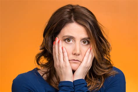 근접 촬영 초상화 슬픈 우울 스트레스 사려 깊은 중간 세 여성 걱정의 전체 혼란 금융에 대한 스톡 사진 및 기타 이미지 금융 사람 얼굴 슬픔 Istock