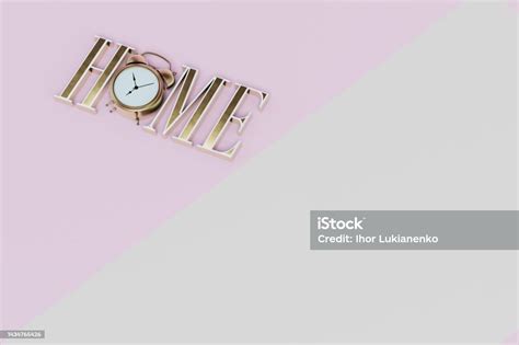 그런 다음 집에 가십시오 파스텔 흰색 배경에 문자 O 대신 알람 시계가 있는 비문 집 3d 렌더링 개념에 대한 스톡 사진 및 기타 이미지 Istock