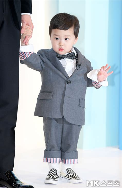 주얼리 브랜드 행사 참석한 펜싱 김준호 아들 은우  연예이슈 수다방 네모판