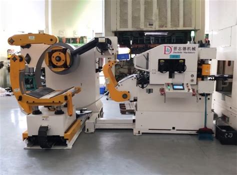 产品中心 三合一送料机、开卷矫平机、送料机、矫平机、开卷收卷机 常州晋志德