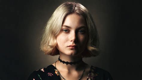 Девушка и короткая прическа · бесплатная фотография