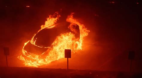 Cher And Dick Van Dyke Among 20000 Fleeing Malibu Wildfire The Standard