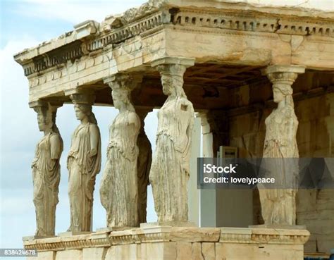 아크로 폴리스 아테네 그리스에 Erechtheum 고 대 그리스 사원의 인상적인 Caryatid 현관 0명에 대한 스톡 사진 및 기타 이미지 Istock