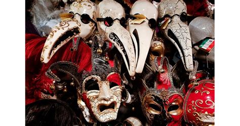 При засилени мерки за сигурност започва карнавалът във Венеция Снимки