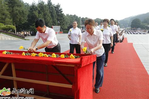 9月9日缅怀伟人湖南省韶山管理局举行向毛泽东同志铜像敬献花篮仪式 天下韶山网