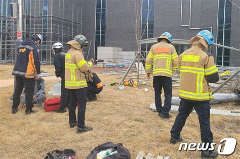 포항서 대학 수련원 공사하던 근로자 5명 5층 높이서 추락2명 중상 뉴스1