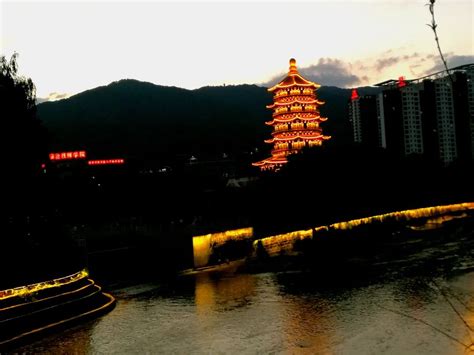 微友拍玉龙湖夜景 澎湃号政务 澎湃新闻 The Paper