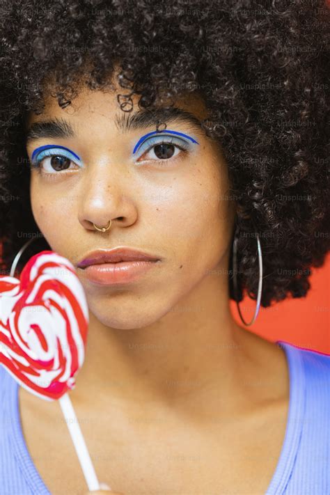 파란 눈을 가진 사람 사진 Unsplash의 여성 이미지