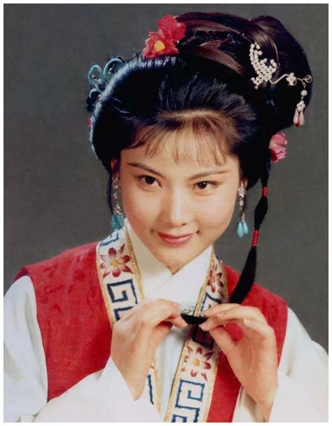“姨太太专业户”裸婚嫁初恋，35岁冒死生下的儿子随自己姓，结婚35年被宠上天！