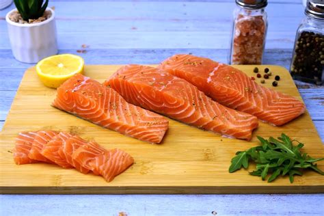 Как засолить форель: 12 вкусных рецептов в домашних условиях (пошагово ...