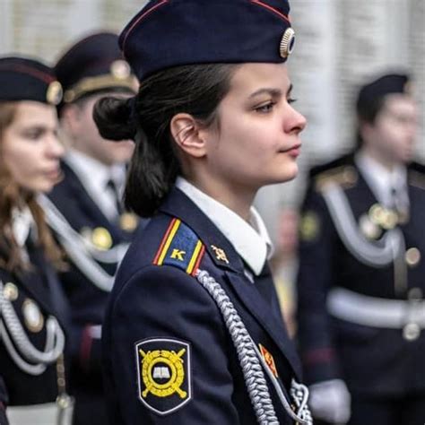 Марина Кристи Кристи переехала в Питер ⠀ Все думают я переехала или собираюсь насовсем