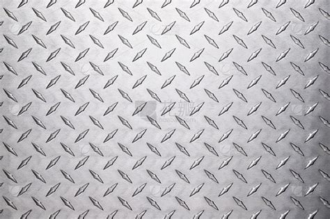 轻铝板背景，银色金属带钻石纹理。