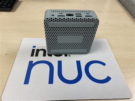 O Gerente De Rp Da Intel Apresenta O Novo Projeto Do Prot Tipo Mini Pc Da Nuc Notebookcheck