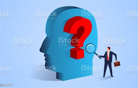 탐구와 발견 문제를 해결하기 위한 연구 및 분석 뇌의 물음표를 관찰하기 위해 돋보기를 들고 있는 사업가 Mental
