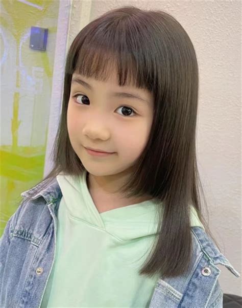最新流行儿童发型 小女孩可爱公主切儿童发型 美发站