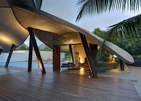 The Leaf House By Sjk Architects
