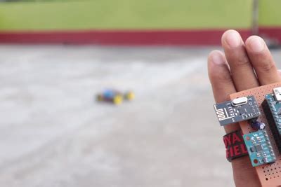 무선 모듈을 사용하여 집에서 Arduino 제스처 제어 로봇을 만드는 방법 How to Make Arduino Gesture