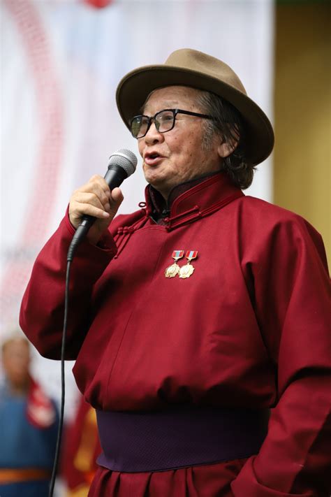 ӨВӨРХАНГАЙ Гавъяат тамирчин Ч Дамдиншаравын нэрэмжит цэцэрлэгт хүрээлэнг байгууллаа