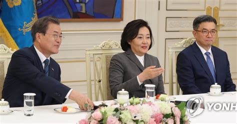 문 대통령과 박영선 중기부 장관