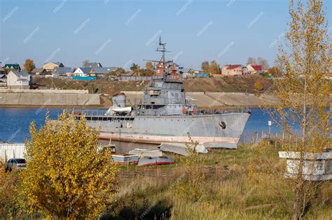 Premium Photo Soviet Antisubmarine Minesweeper Boat