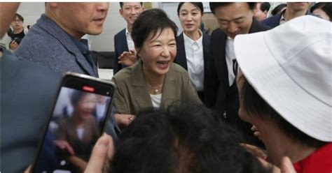 총선 8개월 앞두고…박근혜 공개 외출 재개