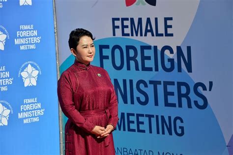 Б Батцэцэг Гадаад хэргийн эмэгтэй сайд нар дуу хоолойгоо нэгтгэвэл асар их хүч бий