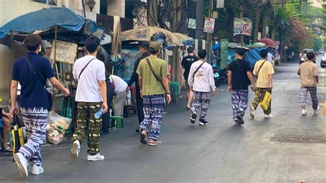 คนญี่ปุ่นอึ้ง แฟชั่น กางเกงช้าง สุดฮิต ต่างชาติใส่เดินเที่ยว จนกลายเป็นภาพไวรัล