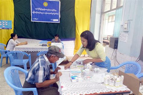 သရက်မြို့ ပြည်သူ့ဆေးရုံတွင် နိုင်ငံ့ဝန်ထမ်း အငြိမ်းစားများအား ကျန်းမာရေး စစ်ဆေးပေးပြီး ဆေးကုသမ
