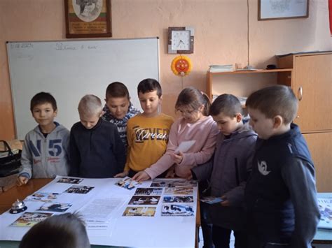 Униформите в българското училище през социализма Уеб сайт на СУ „Св св Кирил и Методий“ село