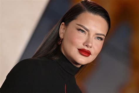 Adriana Lima Admite Que Ficou Chocada Ao Ver Suas Fotos Recentes Em