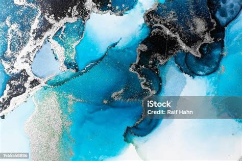 파란색 은색 추상적인 배경은 종이에 그려진 대리석 액체 잉크 예술 그림입니다 고품질 종이 질감에 원본 작품 수채화 알코올 잉크 페인트의 이미지 0명에 대한 스톡 사진 및