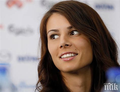 ГОРЕЩО Цвети Пиронкова показа секси тяло от плажа СНИМКИ Информационна агенция ПИК