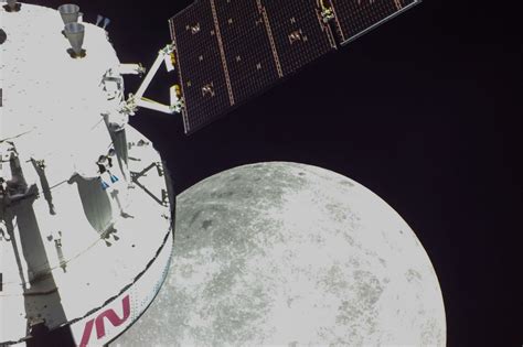 Nasas Orion Spacecraft Set To Enter Lunar Orbit
