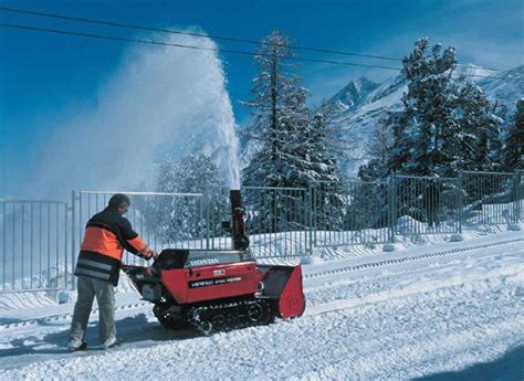 Снегоуборщики: какие бывают, как выбрать снегоуборщик и какая техника ...