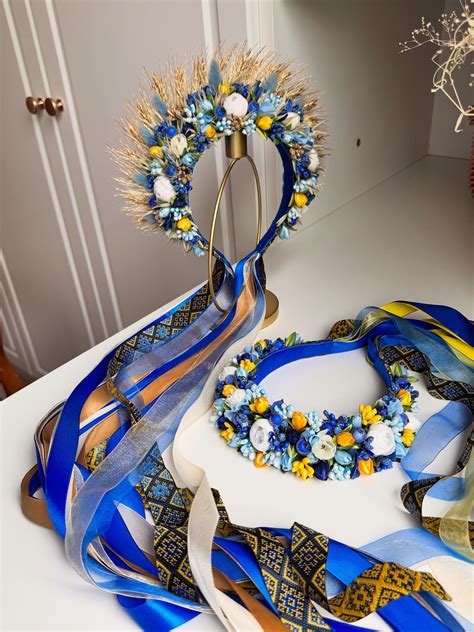 ВІНОЧКИ БУКЕТИ ВИШИВАНІ СУКНІ ДЕКОР Віночок у поєднані сухоцвітів та штучних квітів