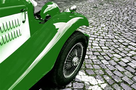 빈티지 클래식 녹색 핫 로드는 자갈도로에 자동차의 전면 부분 강철에 대한 스톡 사진 및 기타 이미지 강철 거리 골동품 Istock